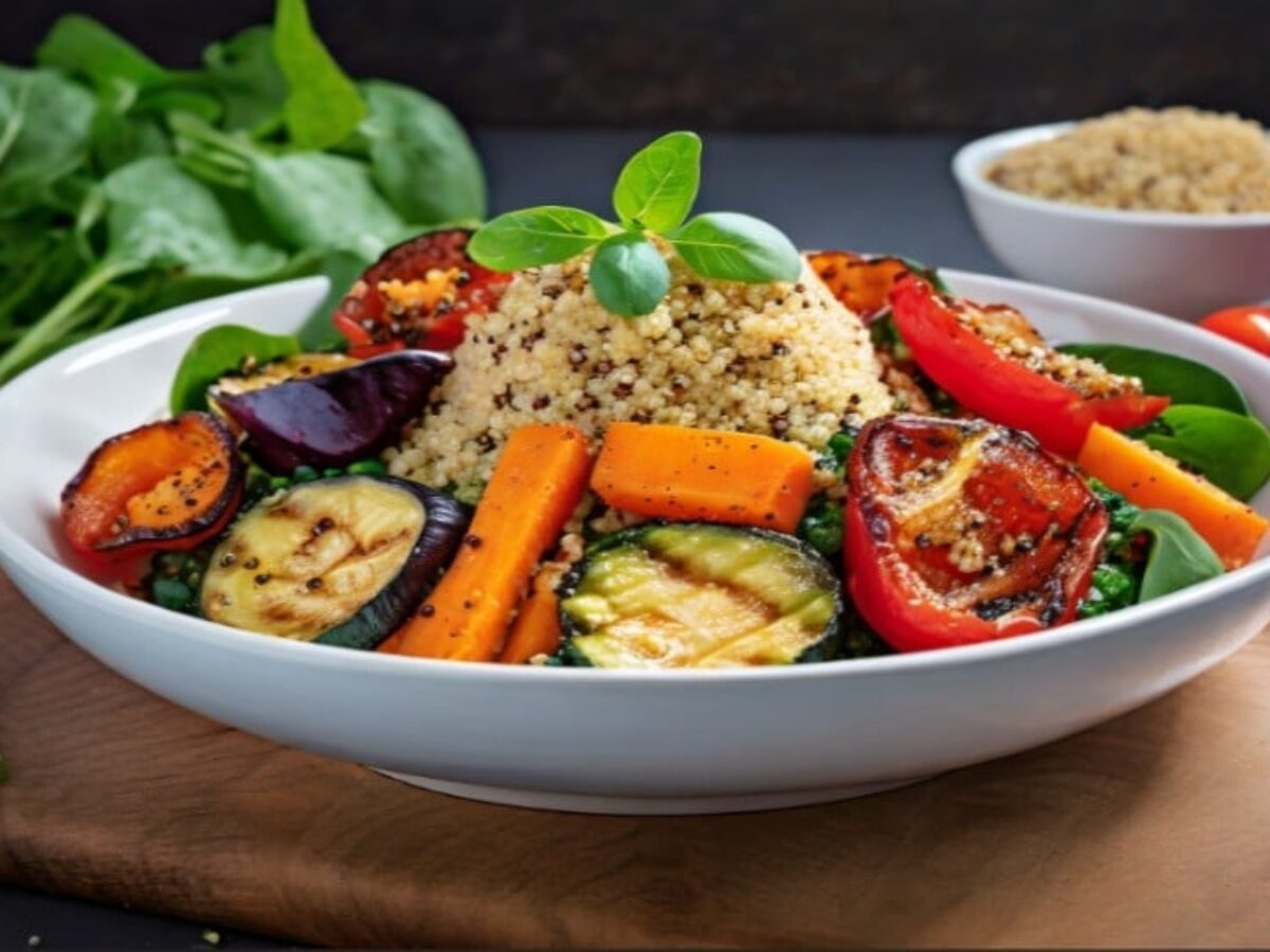 Deliciosa Ensalada de Quinoa y Vegetales Asados: Una Receta Saludable ...